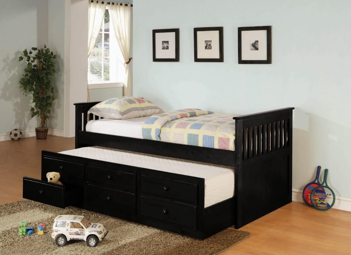 Create a cozy retreat you’ll love with a daybed with stora